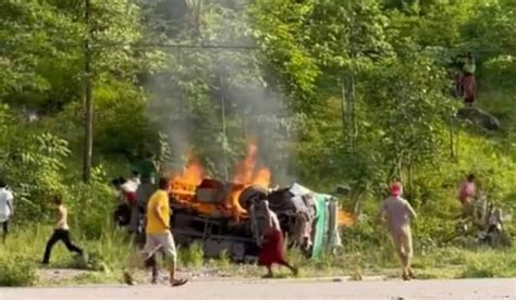 Dvb ပြင်ဦးလွင် မန္တလေးအဆင်းတွင် ကားတိမ်းမှောက် မီးလောင်ပြီး လူ ၁၉ ဦး