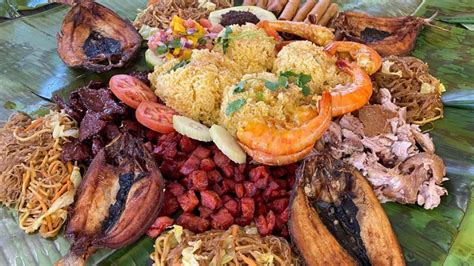 Filipino Boodle Fight The Traditional Grill Out That Leaves Utensils