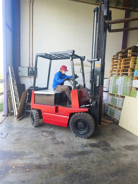 ขายรถโฟคลิฟท์ ไฟฟ้า 2 0 ตัน เสาสูง 3 เมตร