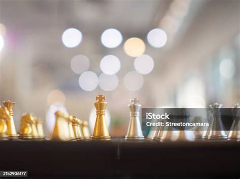 체스 주교 얼굴 오 얼굴 황금 은색 금속 경쟁 경기 왕 퀸 스포츠 조각 체크 메이트 사업 여가 병법 생각 사업 지도 경기 성 폰