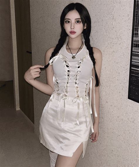 아이돌재질유니크힙 발레코어 제니 리본 민소매 크롭나시 리본나시 섹시글램 글램핏 유니크 유니크나시 발레코어 바비코어 크롭나시리본 컷아웃 컷아웃나시