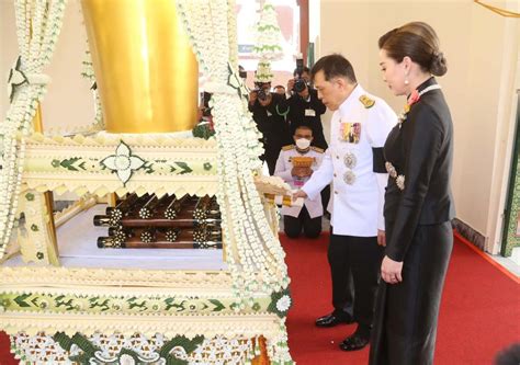 ในหลวง พระราชินี พระราชทานเพลิงศพ พลเรือเอก หม่อมเจ้าปุสาณ สวัสดิวัตน์