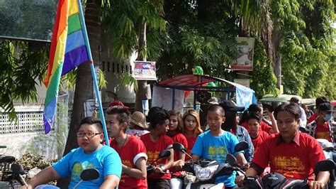 Dvb လိင္တူခ်စ္သူ မုန္းတီးမႈဆန္႔က်င္ေရးလႈပ္ရွားမႈ ျပည္ၿမိဳ႕တြင္ျပဳလုပ္