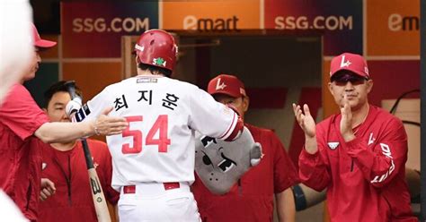 [포토] 최지훈 1회 기선제압하는 선취 솔로홈런