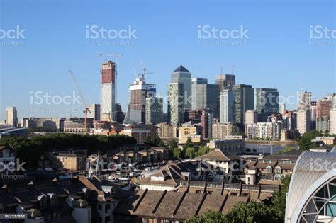 카 나리 워프 런던 스카이 라인 지붕 테라스 그린 랜드 키와 전경에서 템 즈 강 근처에서 찍은 사진 0명에 대한 스톡 사진 및 기타 이미지 Istock
