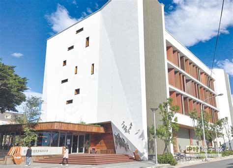 桃園龍岡圖書館 爆紅變景點惹民怨 地方新聞 中國時報