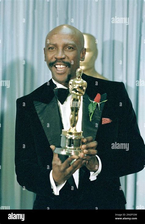 Lou Gossett Jr Poses With His Oscar For Best Supporting Actor For His