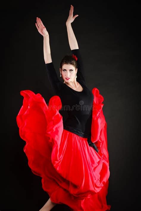 Taniec Hiszpańska Dziewczyna W Czerwieni Spódnicy Dancingowym Flamenco Zdjęcie Stock Obraz