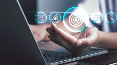 비즈니스 목표 및 성공 목표 개념 객관적인 아이디어와 회사 전략 경제 개발을 위해 다트 보드로 분석하는 노트북을 사용하는 사업가 0명에 대한 스톡 사진 및 기타 이미지