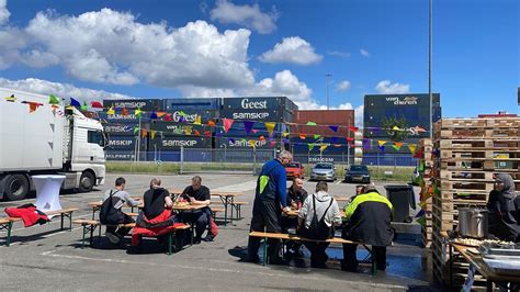 Wereldse Lunch Voor Lineage Medewerkers Samen In De Regio