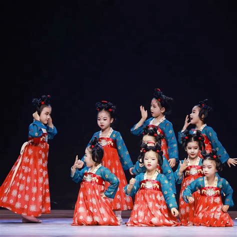 小唐俑舞蹈儿童汉服古典舞演出服装唐宫夜宴舞台中国舞群舞演出服 阿里巴巴