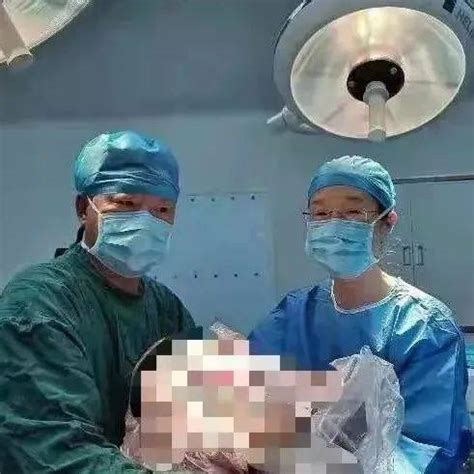 重达24斤女子乳房长出巨大肿瘤医生这个习惯一定要养成 肿块 徐女士 肿物