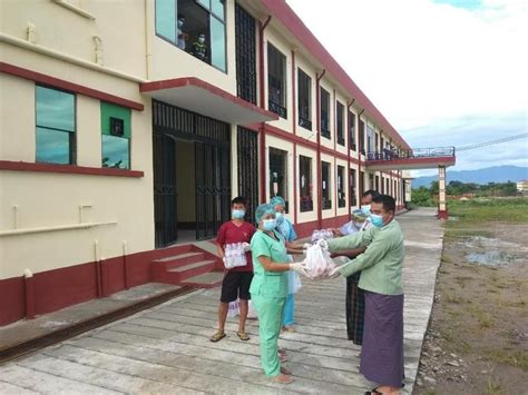 ဗန်းမော်မြို့တွင် ကိုဗစ် ၁၉ ရောဂါပိုးတွေ့လူနာများ ထားရှိသည့် အဆောင်များသို့ ကြက်ဥပြုတ်နှင့