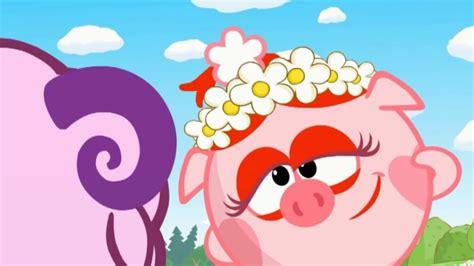 Смешарики нюша едет на кровати - фото