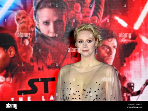 Gwendoline Christie Besucht Die Eurenpremiere Star Wars Fotos Und