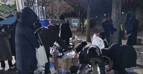 이게 바로 질서 있는 퇴장집회 뒤 청소도 빛났다