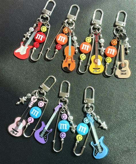 하이틴 통기타 일렉기타 바이올린 악기 키링 키치 열쇠고리 에어팟 버즈 핸드폰 악세사리 우정 커플 옷핀 비즈 에이블리