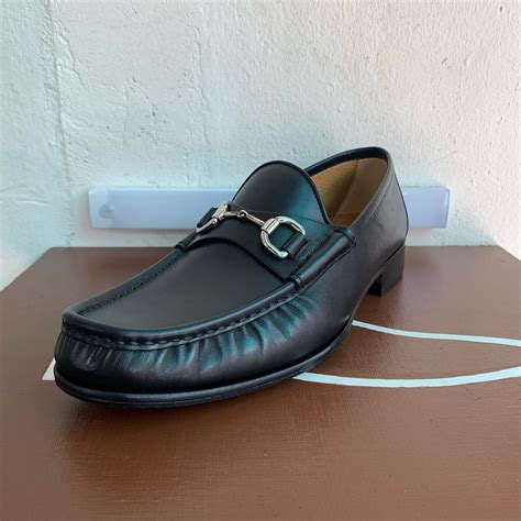 신발을 수선하는 남자 [ Gucci] 구찌 로퍼 비브람 밑창 보강입니다 사용된 소재는 하프솔