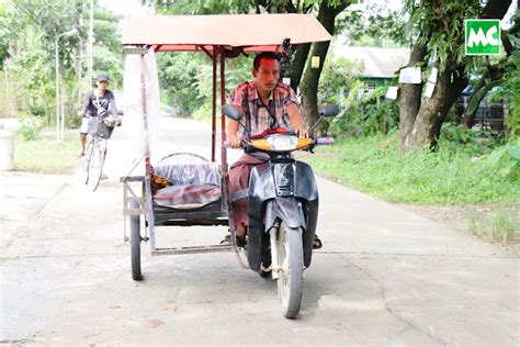 ဝမ်းရေးအတွက် ဆိုင်ကယ်ဘေးတွဲ မောင်းနေတဲ့ ပေါက်မဲ