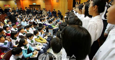 빛나는 졸업장을 타신 언니께~ 옛말진화한 졸업식 노래