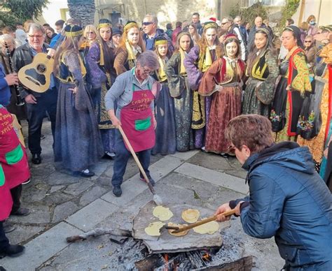 Τα σπάργανα το αναμμένο πουρνάρι και τα παραδοσιακά Χριστουγεννιάτικα έθιμα της Ηπείρου Kai