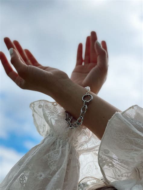 Браслет руки эстетика Браслеты Бижутерия Ювелирные магазины