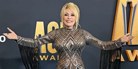 Dolly Parton Now Says Shed Accept 2022 Rock Hall Induction Pitchfork