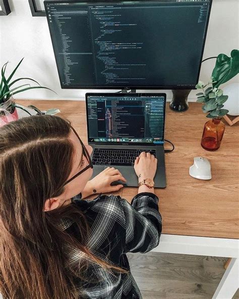 Beautiful Girls Who Codes Programmer Girl Computer Science Coding