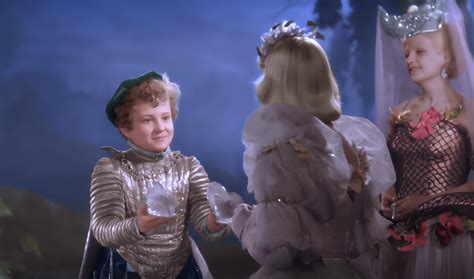 Советская Золушка не смогла носить хрустальные туфельки — их сделали из редкого материала