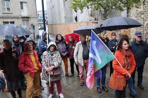 Saint Brieuc Une Quarantaine De Personnes En Soutien Aux Femmes