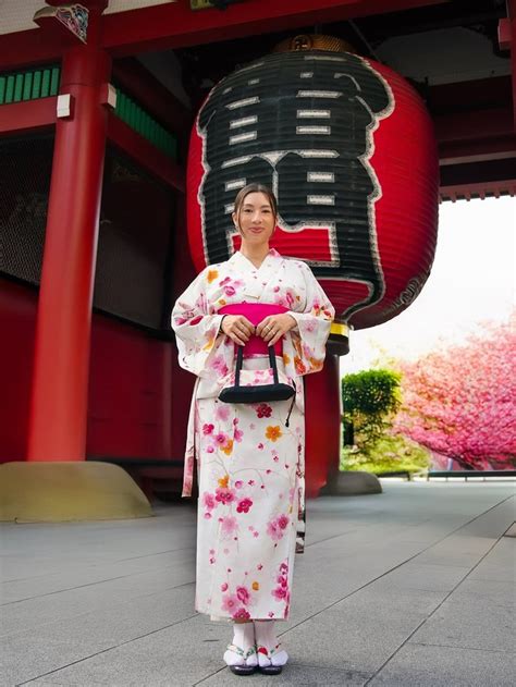 Foto Cantiknya Jennifer Bachdim Memakai Kimono Di Jepang