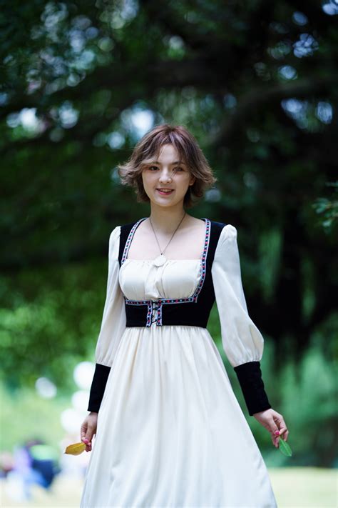 艺图语 20220213 爱笑的哈萨克族少女 Dudu 微图坊