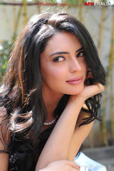 Swetha Baradwaj Hot Pics