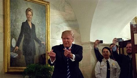 管不住手！特朗普转发动图恶搞希拉里被批没底线凤凰网