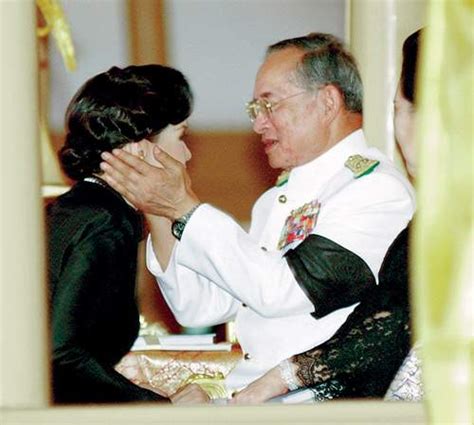 ทูลกระหม่อมหญิงอุบลรัตนฯ ทรงโพสต์ภาพ ในหลวง ร 9 ปลอบพระทัย