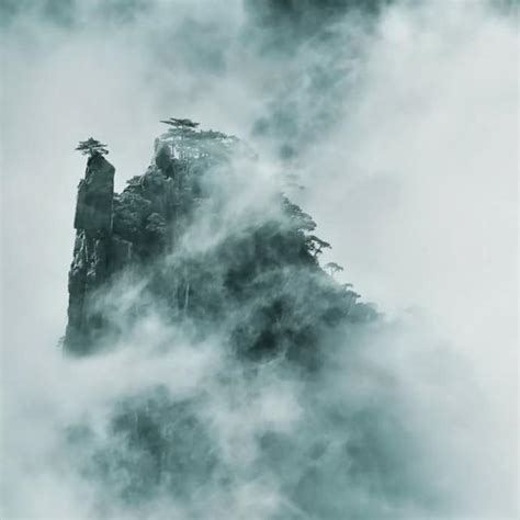 美如仙境般的雲霧繚繞的黃山景觀 每日頭條
