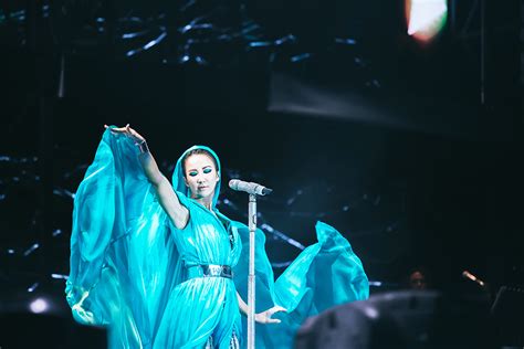 【图集】出道30年，李玟的经典舞台界面新闻 · 影像