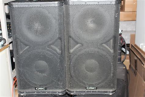 2 Qsc Hpr 122i Self Powered Speakers Reverb Canada