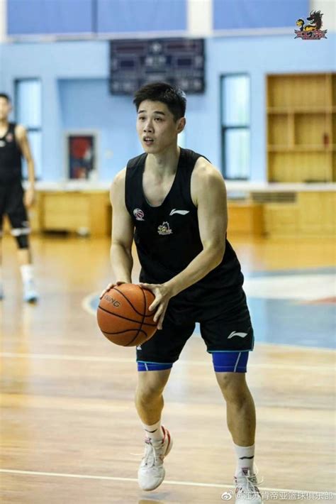 组图：江苏男篮体测一次通过 吴冠希获免测名额 搜狐大视野 搜狐新闻