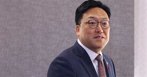 금융위원장 은행에 외화 결제·대출 만기조정 검토 요청