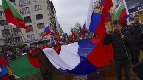 България чества националния си празник Шествие с руски знамена се проведе в столицата