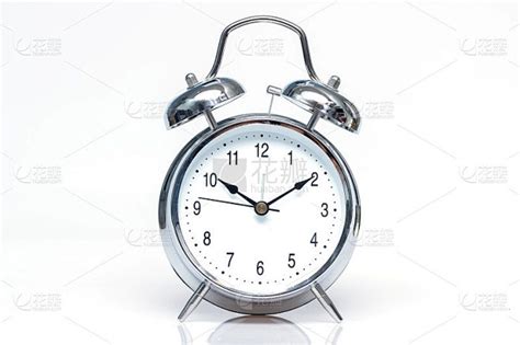 银色古董古董祖父时钟白背景。