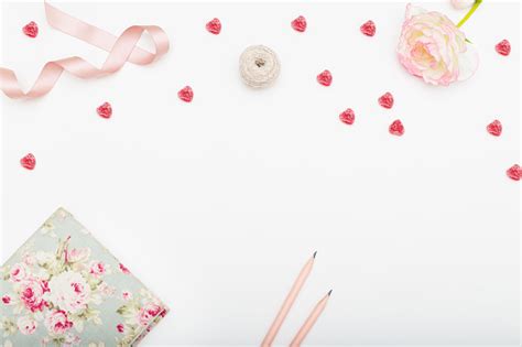 흰색 바탕에 심 혼의 형태로 작은 사탕과 발렌타인의 날 카드 평면 배치 0명에 대한 스톡 사진 및 기타 이미지 0명 바로 위 발렌타인 카드 Istock