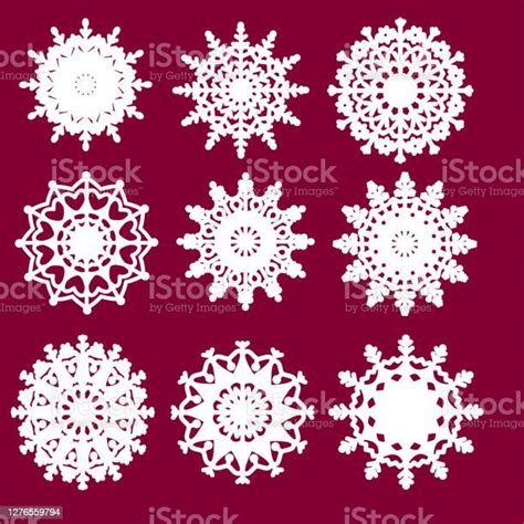 벡터 눈송이 레이저 컷 템플릿 크리스마스 또는 새해 컷 아웃 장식 눈송이 세트 겨울과 크리스마스 테마에 대한 배경 0명에 대한