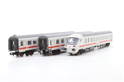 Minitrix 15081 DB Express Of The DB White Red And Grey 3 Pack