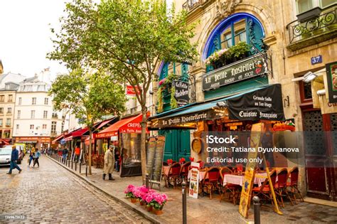 라틴 쿼터 등이 있습니다 파리에서 오래 된 전통 파리의 집과 카페 중 좁은 거리 프랑스 파리 일 드 프랑스에 대한 스톡 사진 및 기타 이미지 파리 일 드 프랑스 주거