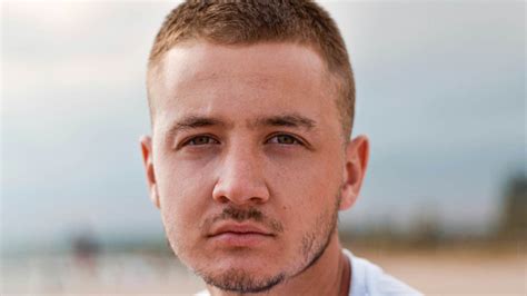 6 Alienating Things Men With No Close Friends Do Without Realizing They Push People Away Mitzi