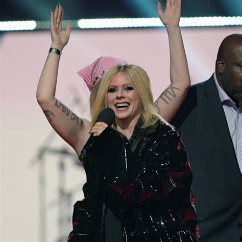 Get The F Off Avril Lavigne Deals With Topless Stage Invader At Juno Awards
