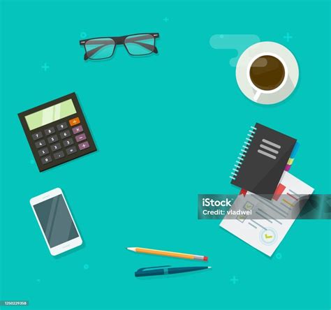 커피 컵 휴대 전화 및 계산기 메모장 및 펜 벡터 플랫 평신기 만화 교육 또는 학습 작업 장소 감사 회계와 복사 공간을위한 직장 책상 테이블 상단 보기 0명에 대한 스톡