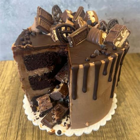 Loaded Chocolate Cake By Nadia Cakes Goldbelly